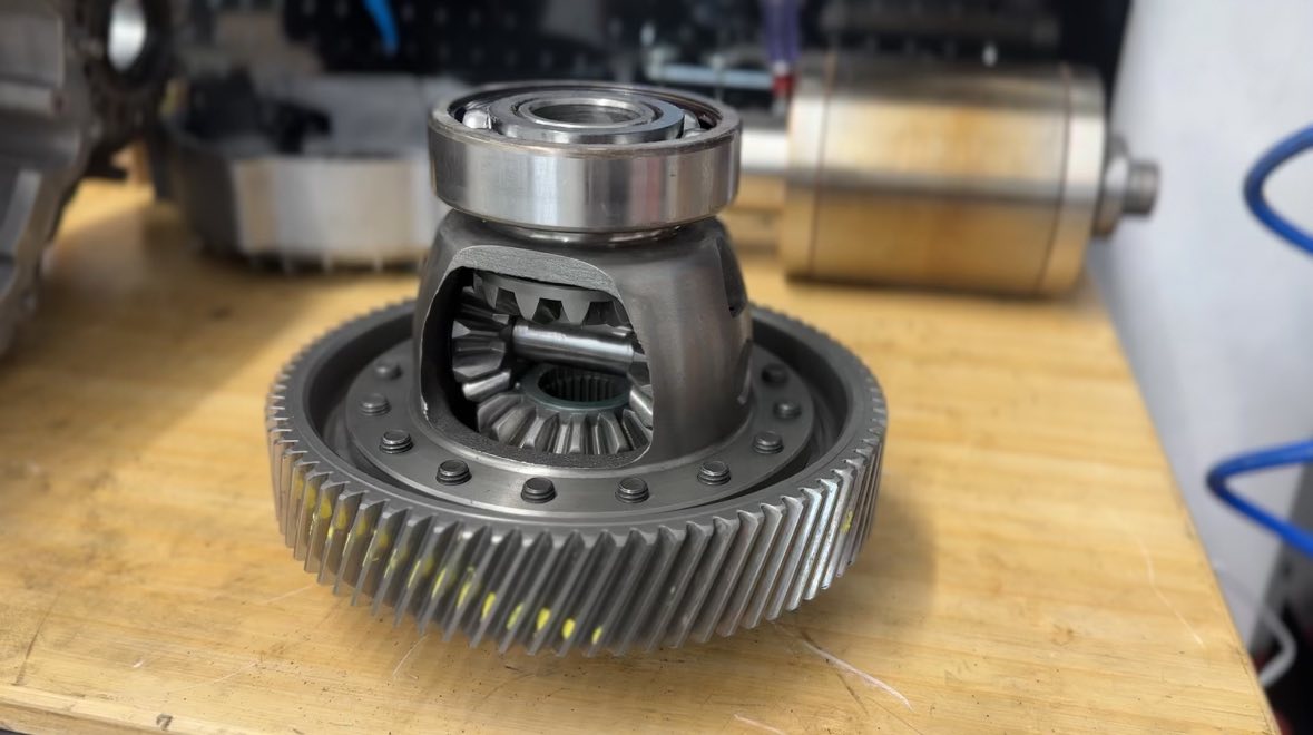 Tesla SDU Diff Gear Rebuilding - Halfshaft rattling solved - EV Clinic